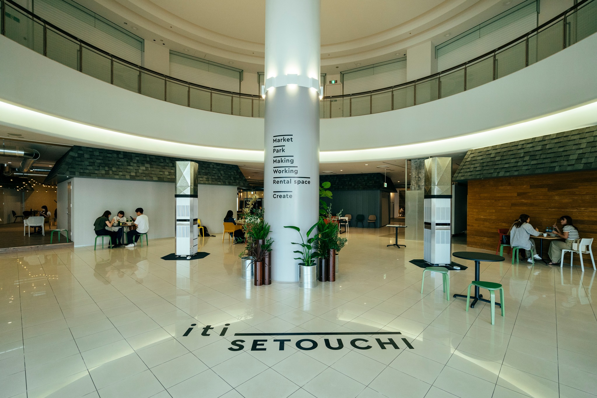 公共R不動産 | 巨大な元百貨店を「屋根のある公園」と見立てた「iti SETOUCHI」の挑戦